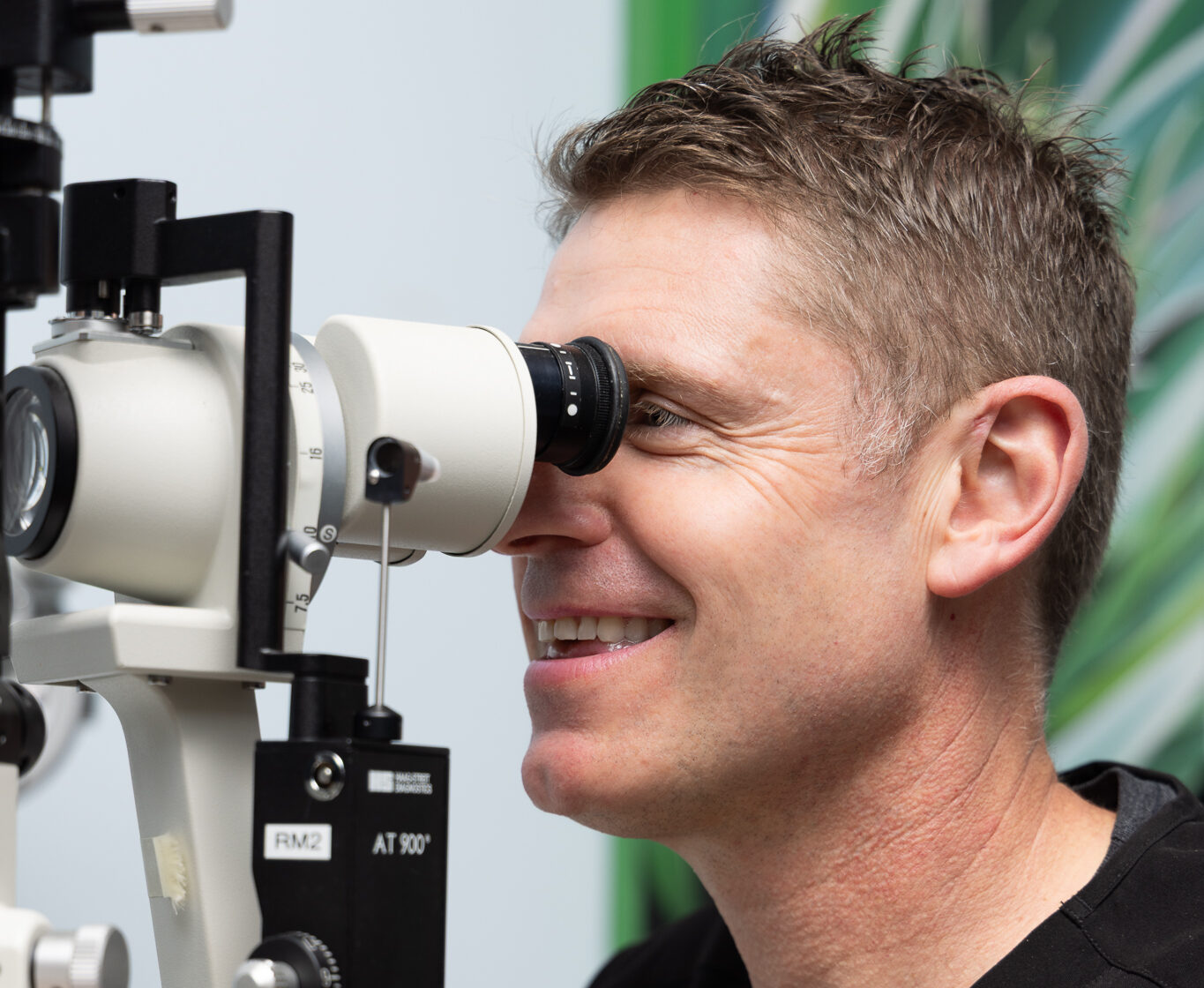 Dr Tim Steele | LASERSIGHT Australia